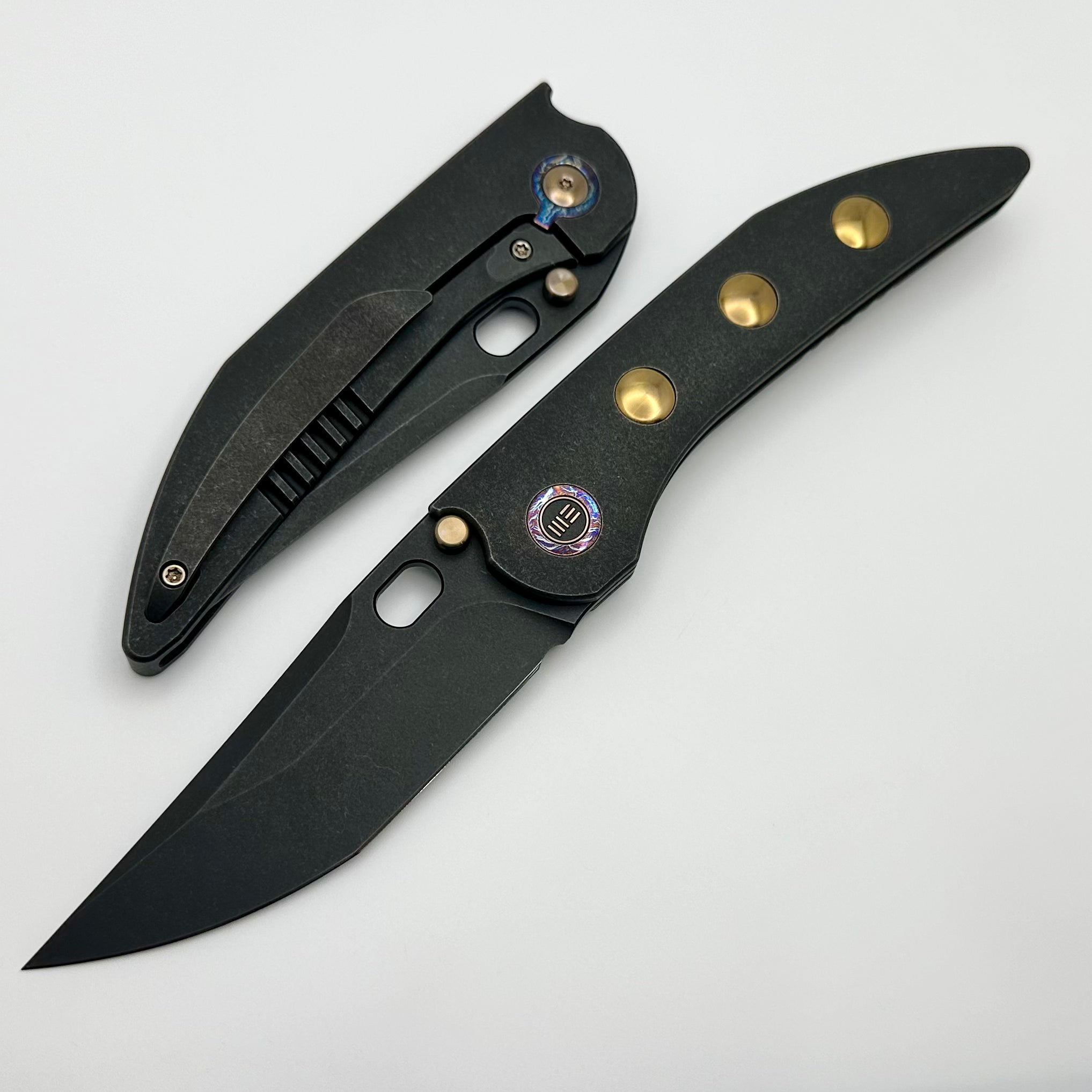 We Knife Attor Black Titanium Integral Handle w/ Golden Ti Inlays & Bl