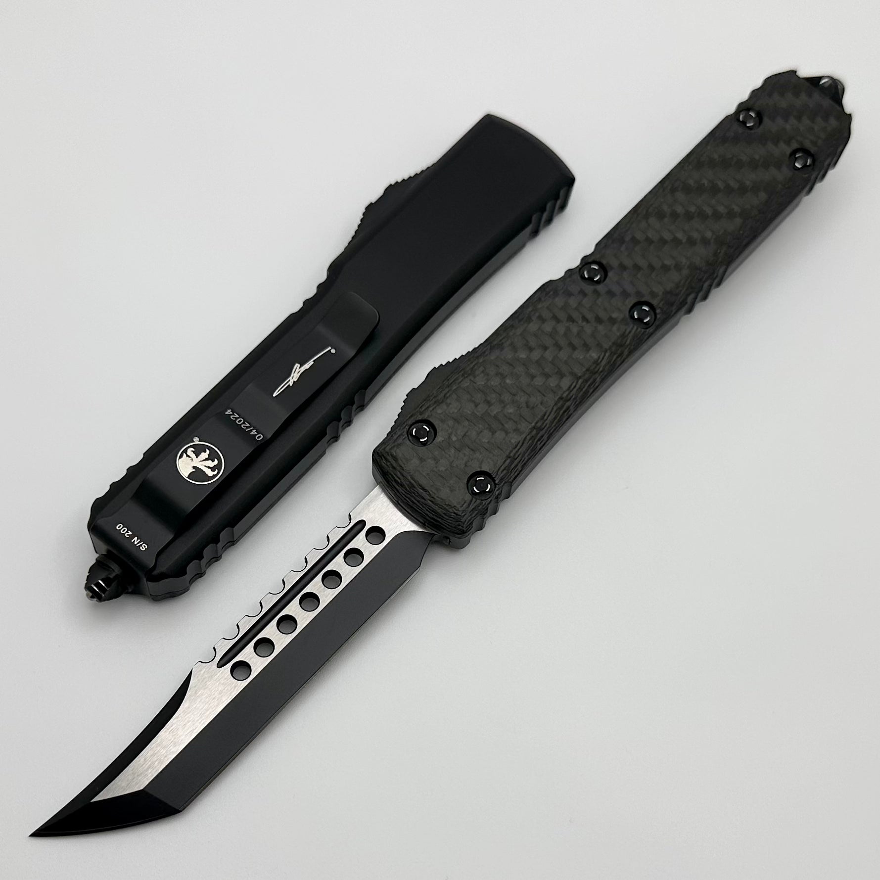 Microtech Ultratech Hellhound Two Tone Black Cerakote w/ Carbon Fiber