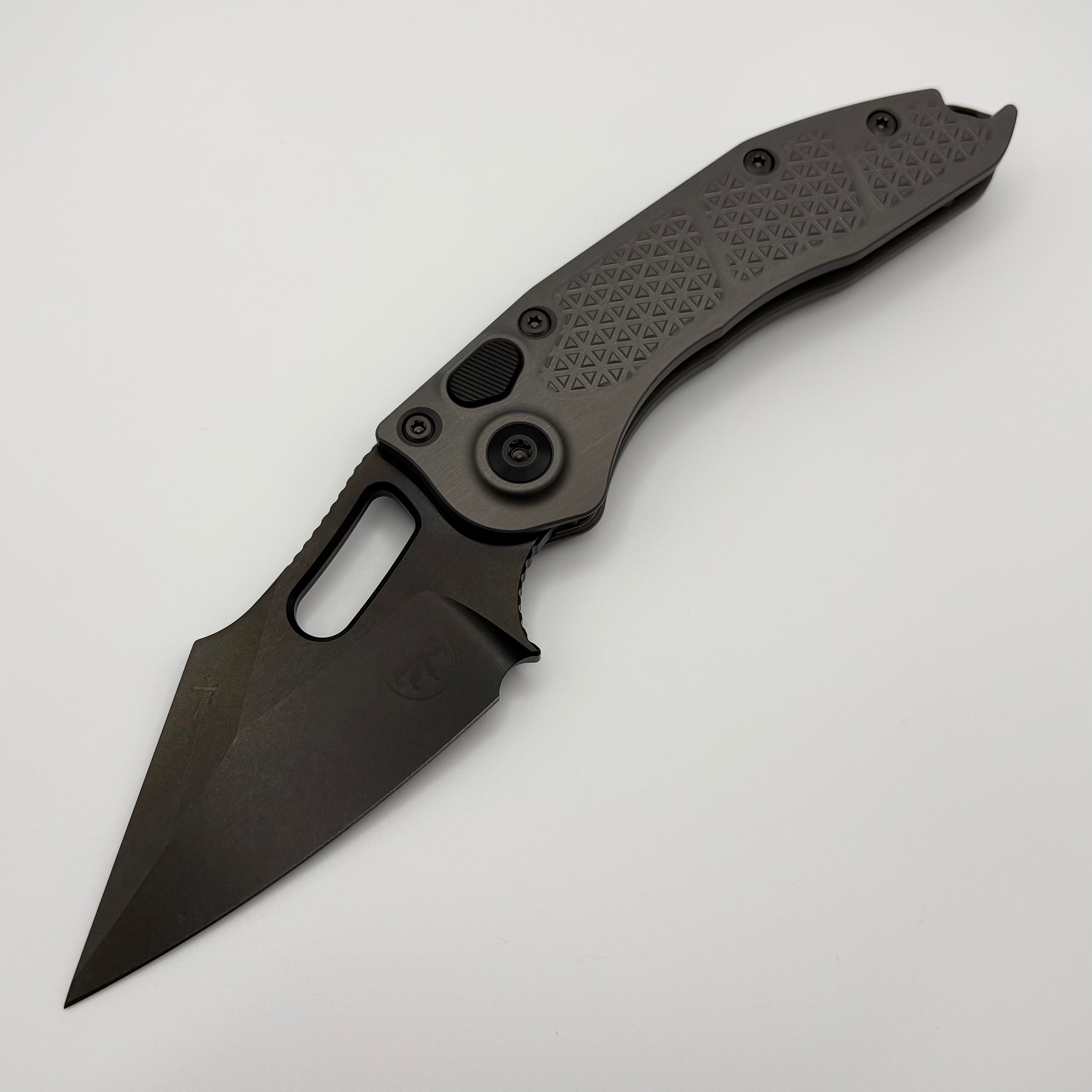 Pre-Owned Microtech Borka Stitch DLC w/ Natural Clear Handles Signatur