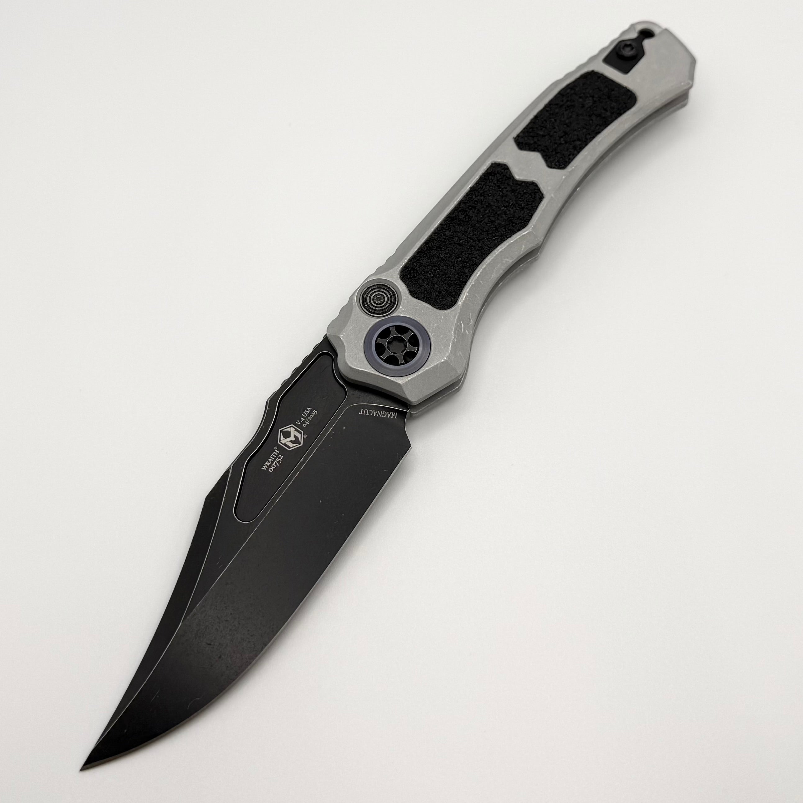 Heretic Knives Wraith Auto V4 w/ Blizzard Handle & Battleworn Black Bo
