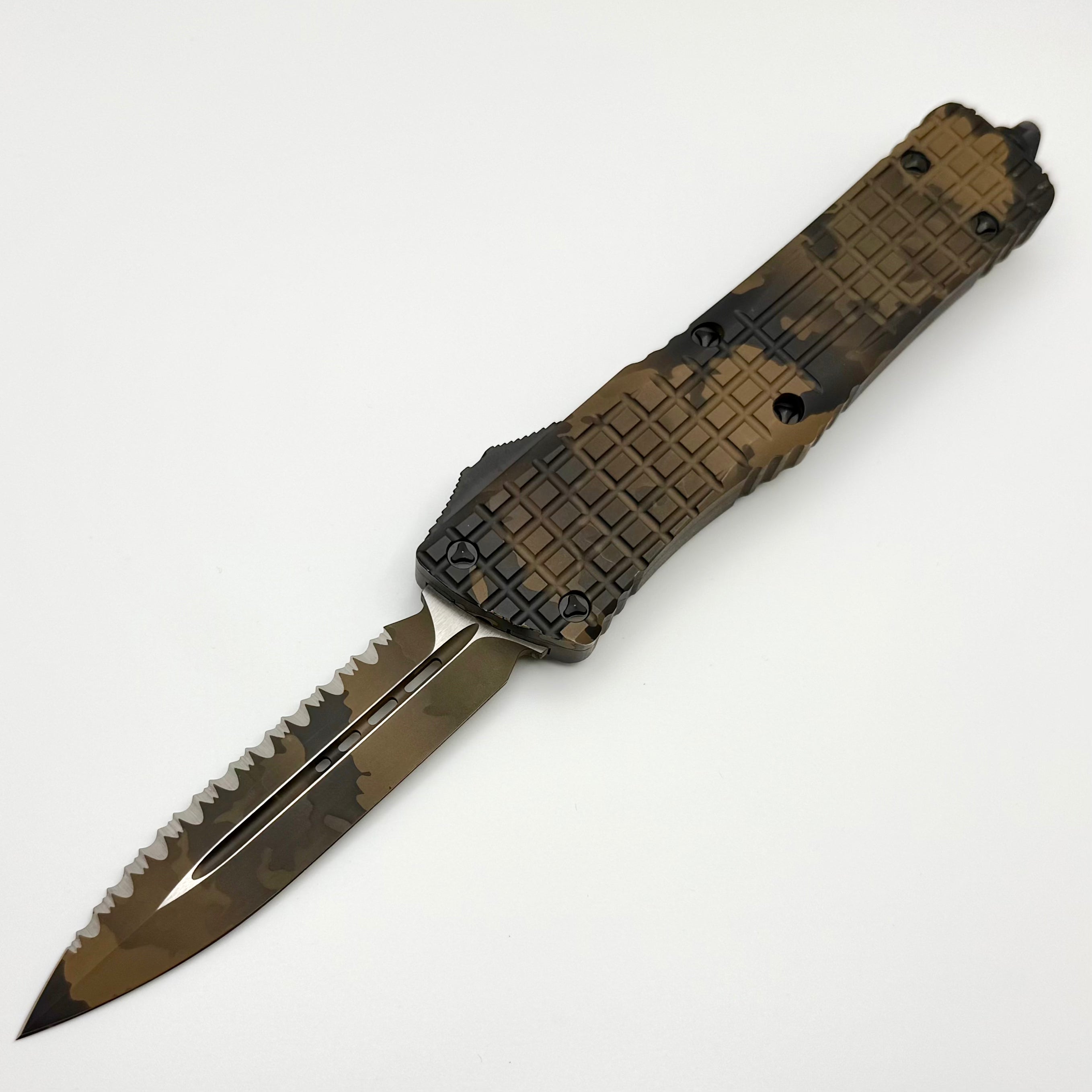 Microtech Combat Troodon Frag Coyote Camo w/ D/E Full Serrated Signatu
