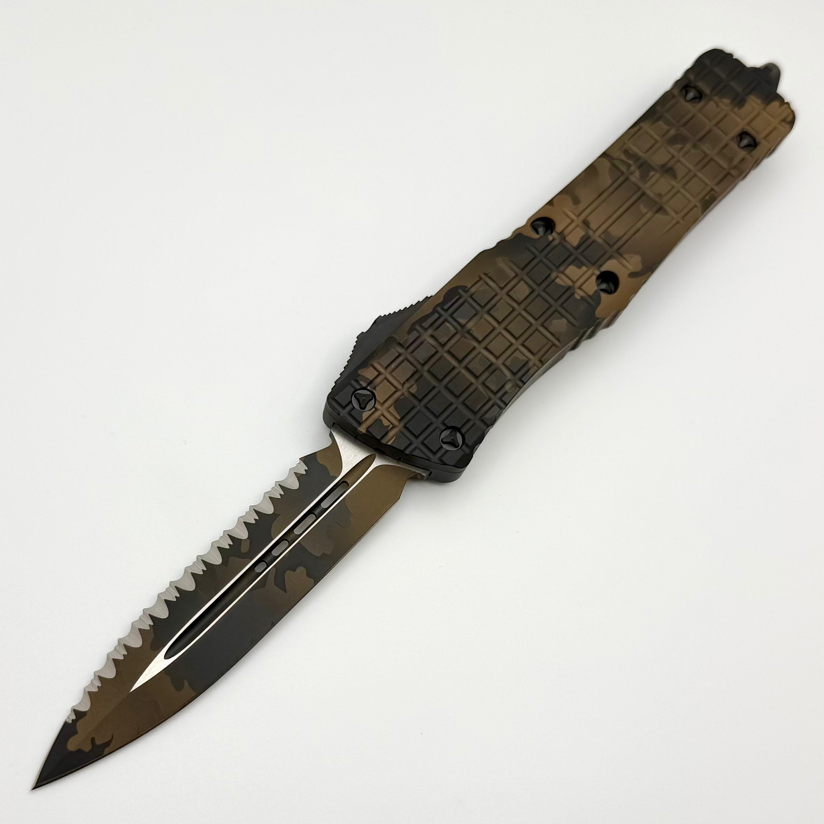 Microtech Combat Troodon Frag Coyote Camo w/ D/E Full Serrated Signatu