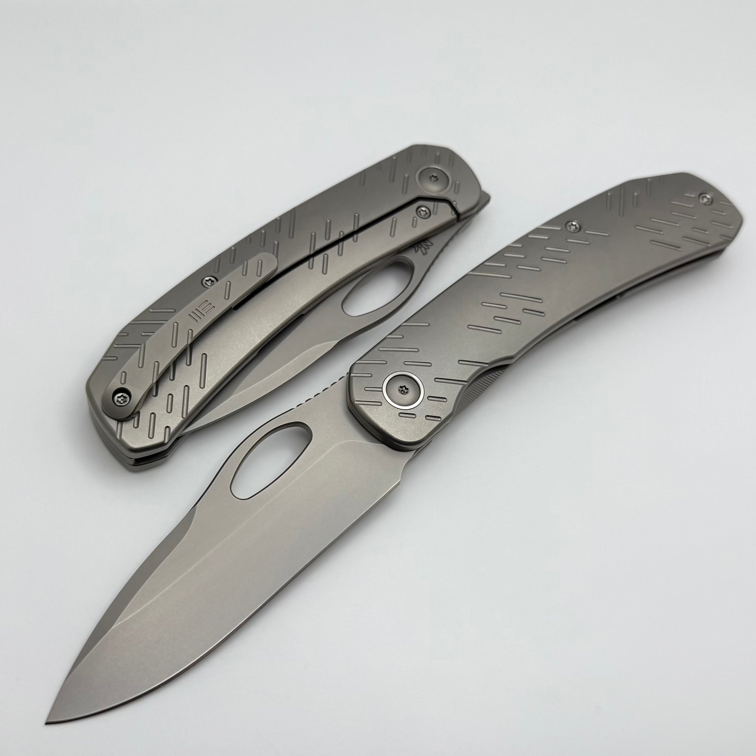 We Knife Inmate Gray Titanium Handles w/ Stonewash CPM-20CV WE23096B-1