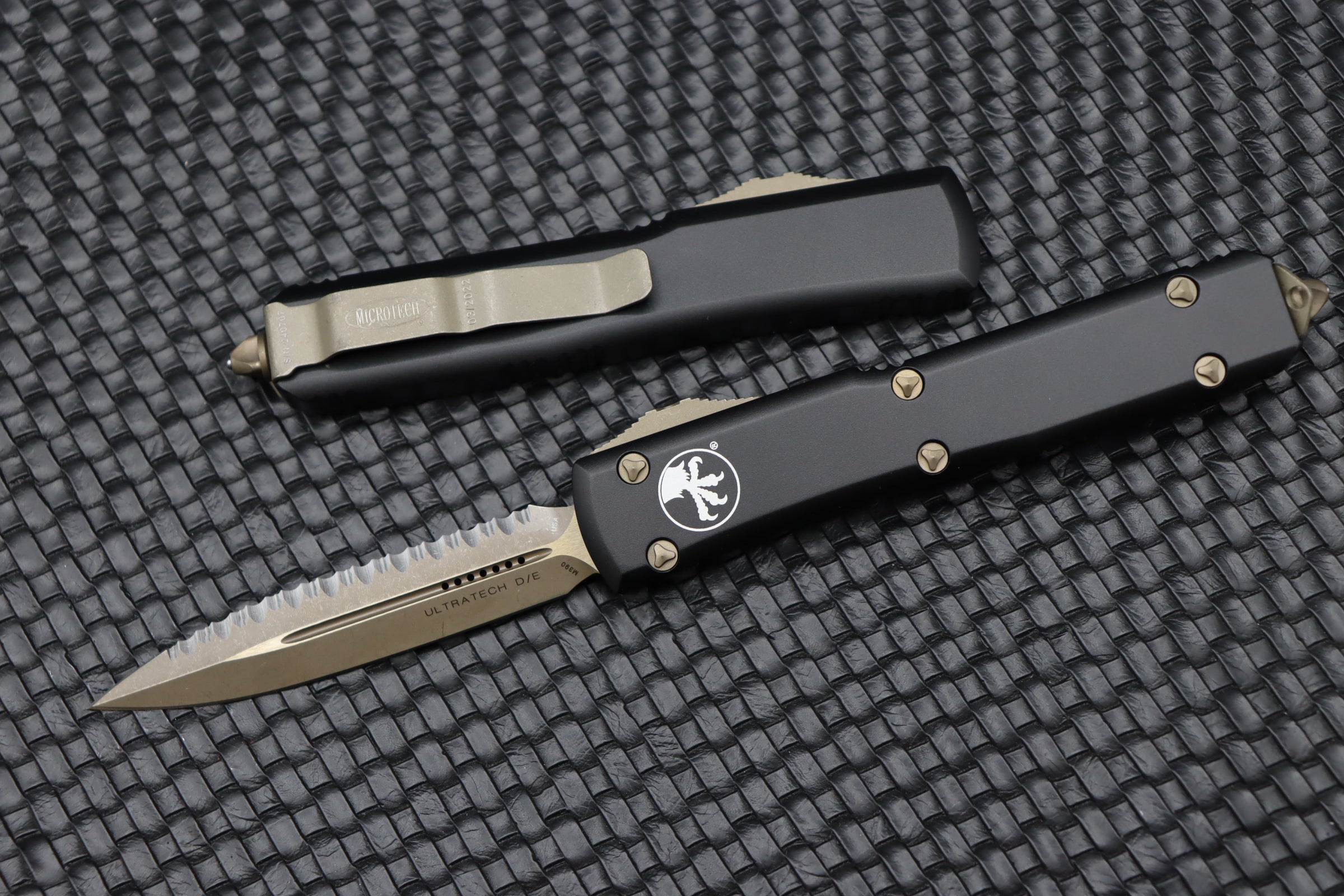 Microtech Ultratech Black w/ Full Serrated Double Edge Bronze Apocalyp