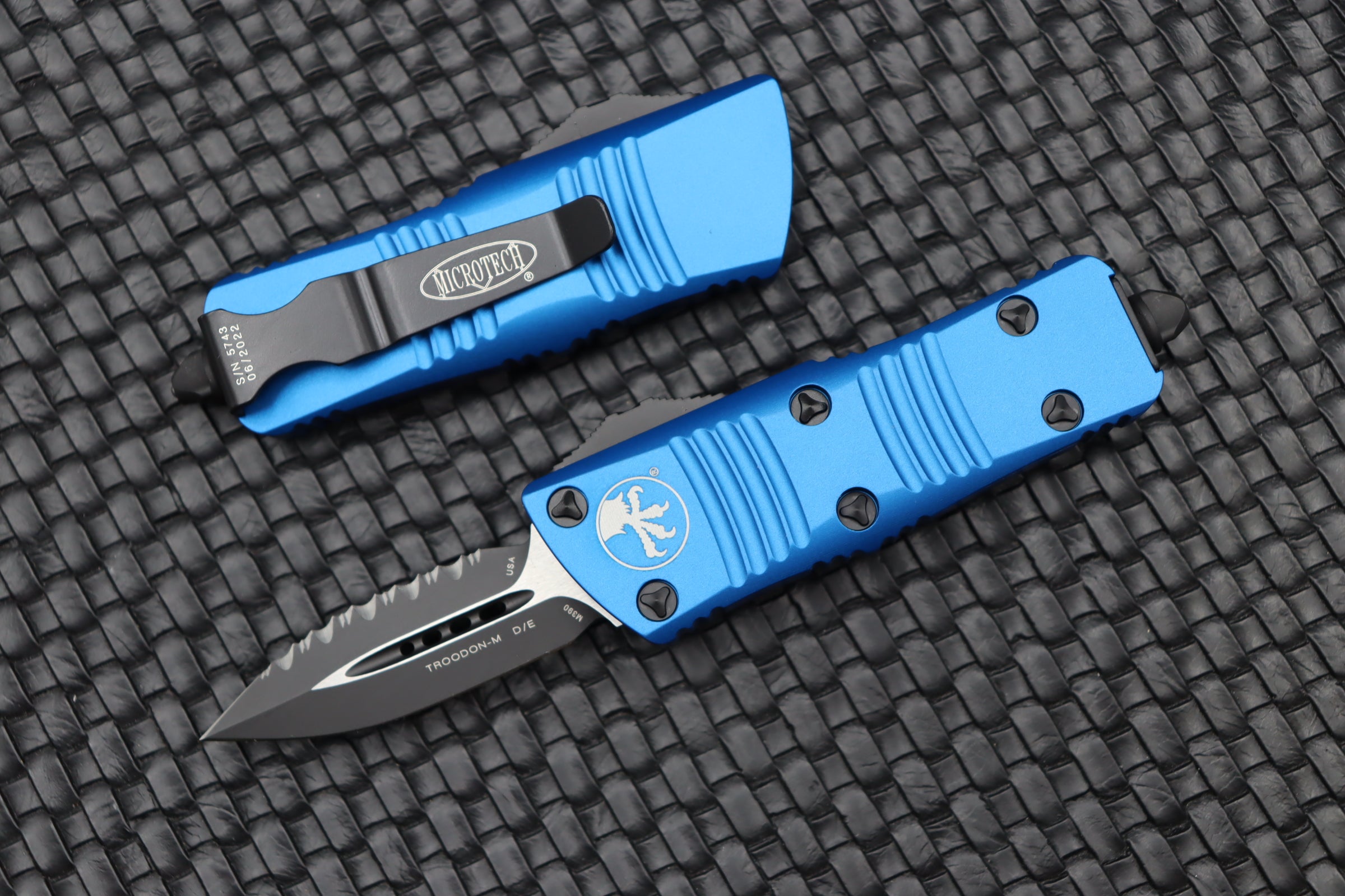 Microtech Troodon Mini Double Edge Black Fully serrated & Blue 238-3BL