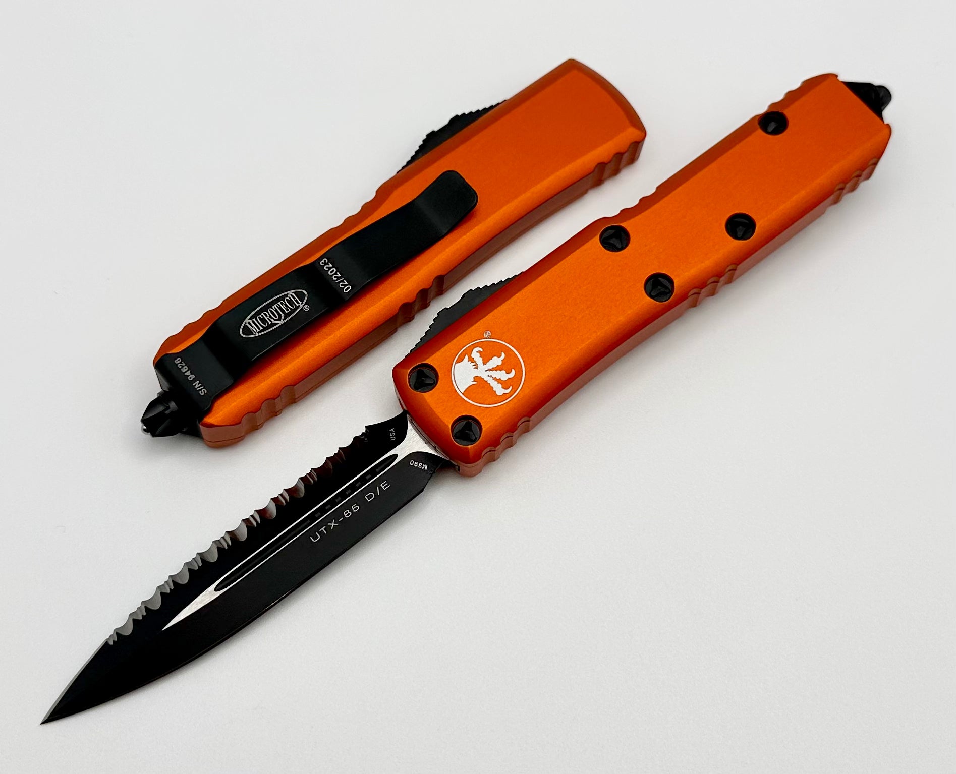 Microtech UTX-85 Double Edge Fully Serrated Black Standard & Orange 23